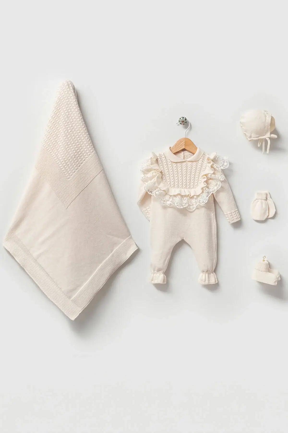Chic Baby Coming Home Outfit | Baby Girl's Knitted Welcome - THA Dressing